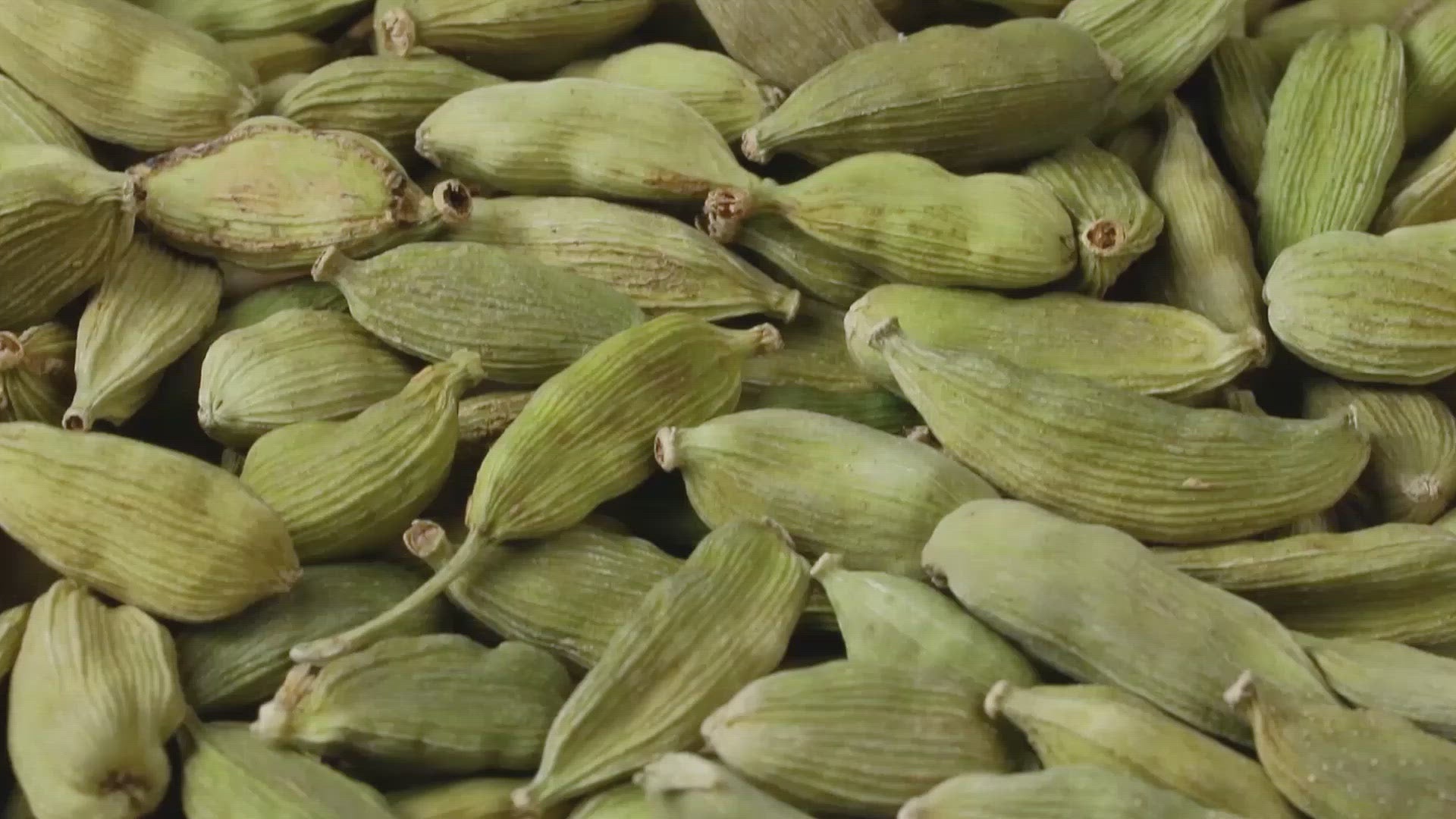 Organic Whole Green Cardamom Pods | Spicy Organic